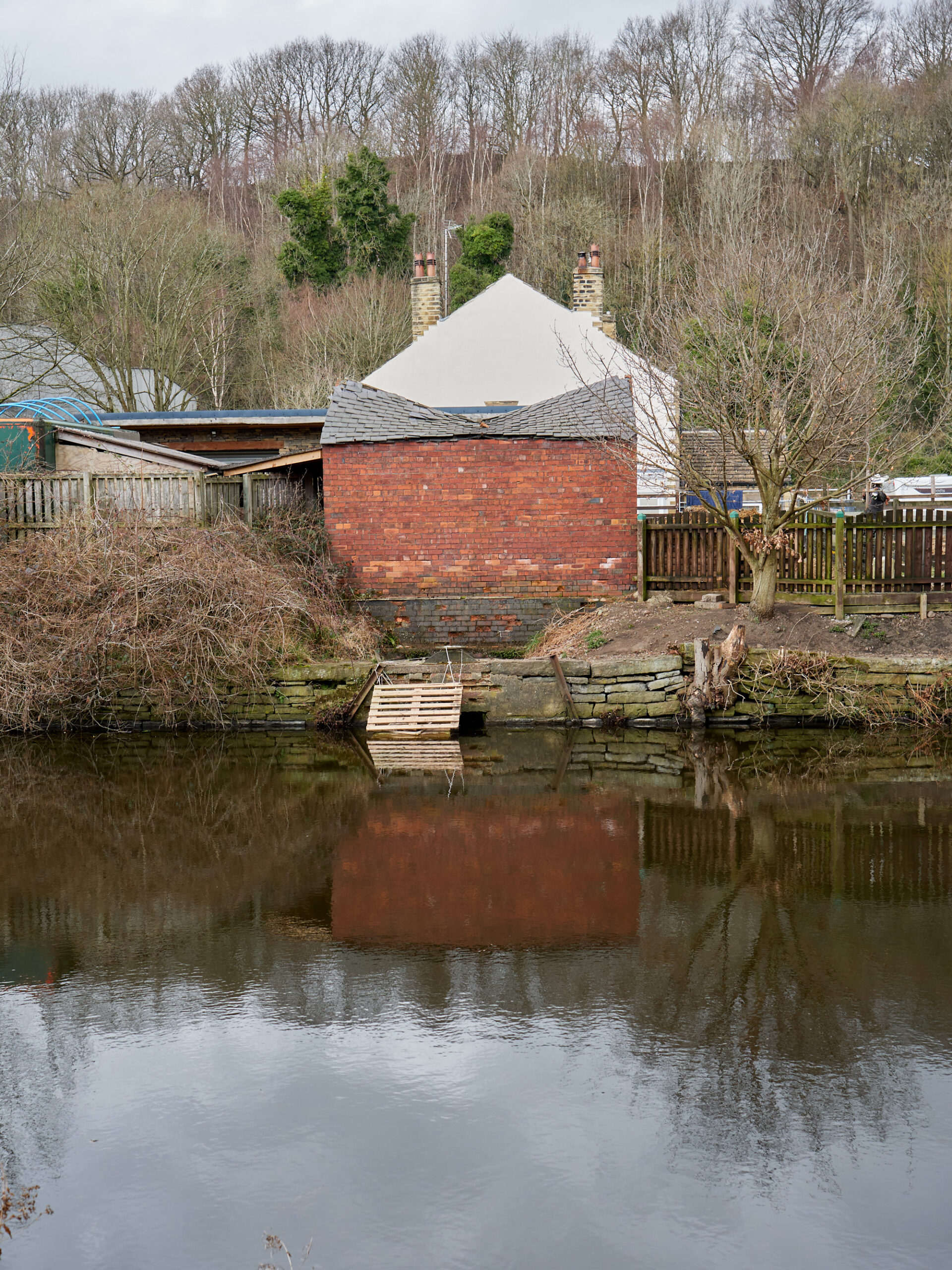 Crumpled Roof, Cromwell Bottom – Dave Allen: Photographs